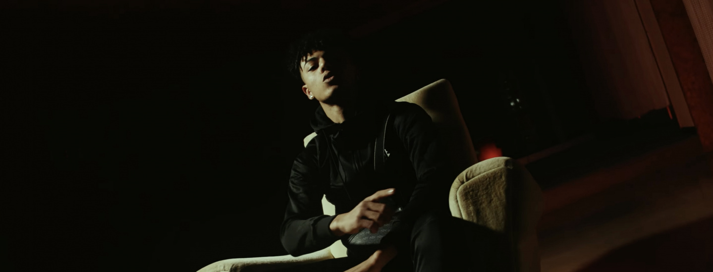 FV1000: „Contatto”