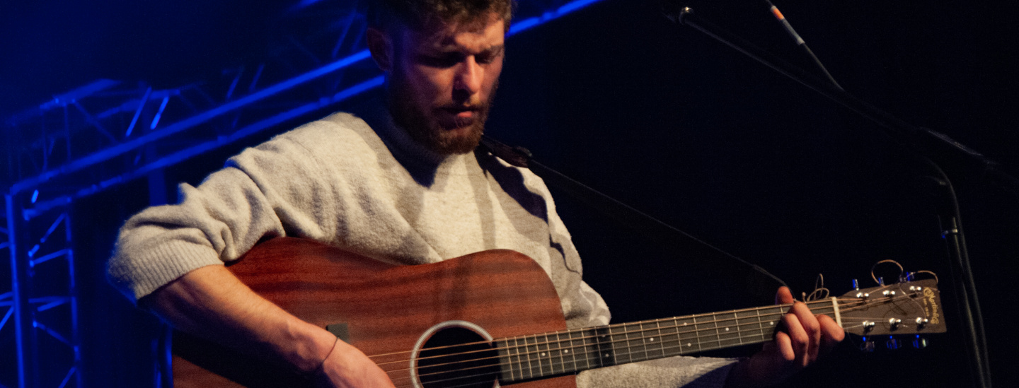 Peter Burchia: „Look Back”